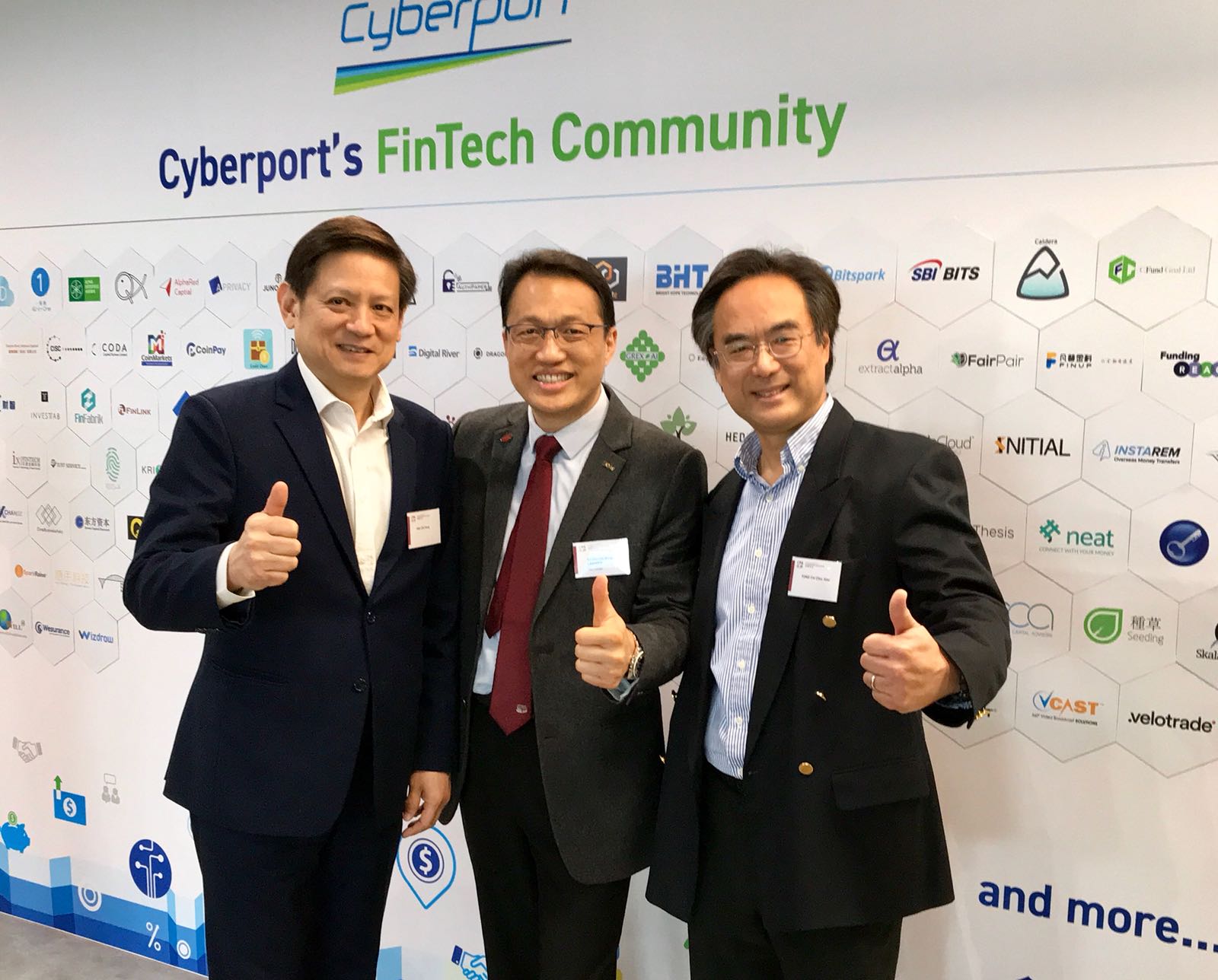 (HK) Dr. Lawrence Wong leaded a team to have a visit to Cyberport ...